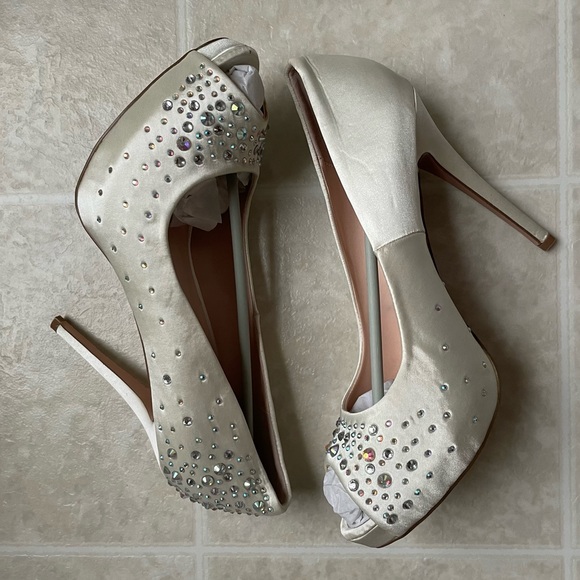 Lauren Lorraine | Shoes | Nib Lauren Lorraine Eden Peep Toe Pump | Poshmark